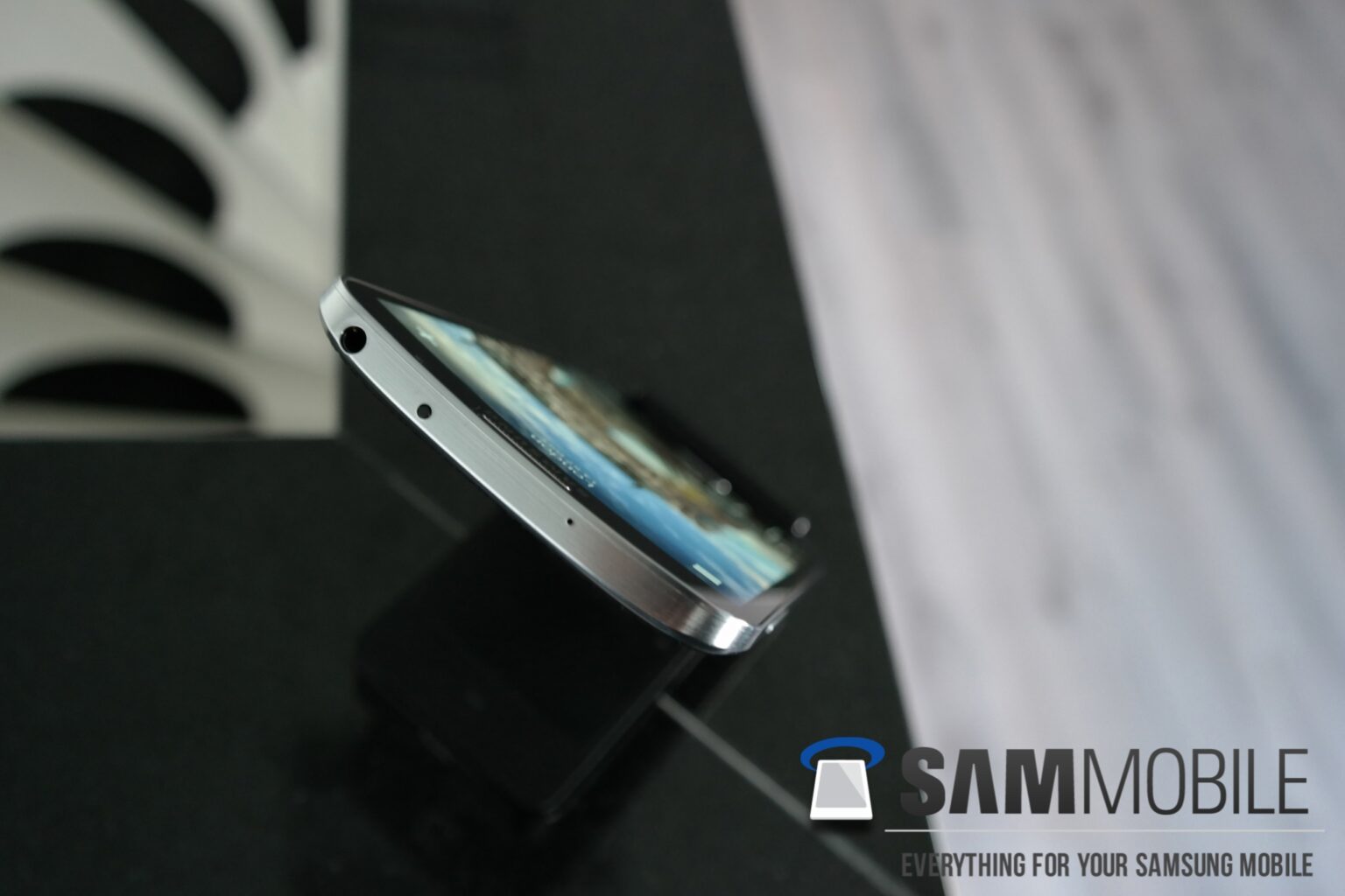 Review: Samsung Galaxy Round (SM-G910S) - SamMobile