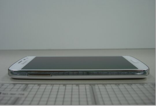 Photos of Samsung's unreleased Tizen (Samsung ZeQ) handset emerge ...
