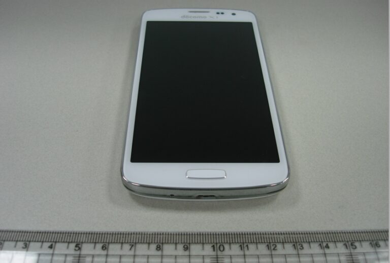 Photos of Samsung's unreleased Tizen (Samsung ZeQ) handset emerge ...