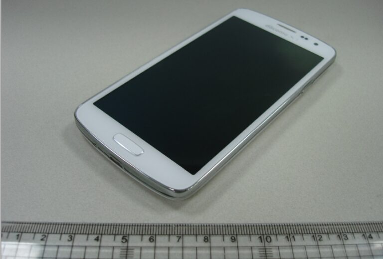 Photos of Samsung's unreleased Tizen (Samsung ZeQ) handset emerge ...