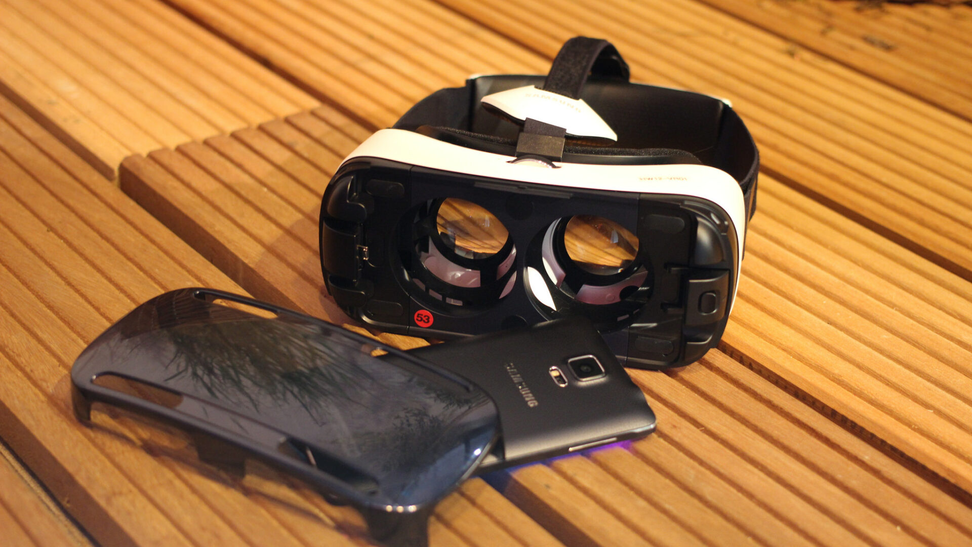 A new Samsung Gear VR-related patent shows how it could be improved ...