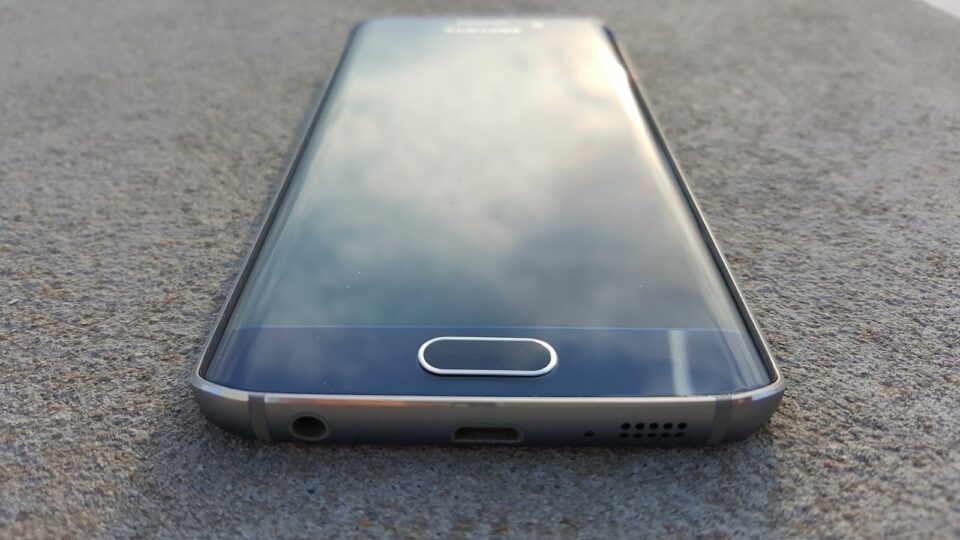 Galaxy S6 Plus: Will Apple take Samsung back to the courtroom ...