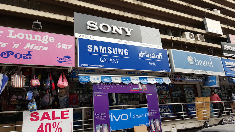 Samsung looking to reclaim its top spot in India's premium smartphone ...