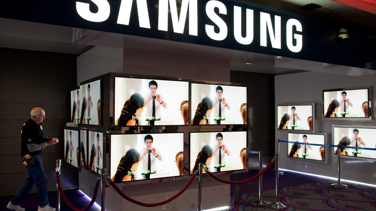 Samsung & LG increase production of flexible OLED displays - SamMobile ...