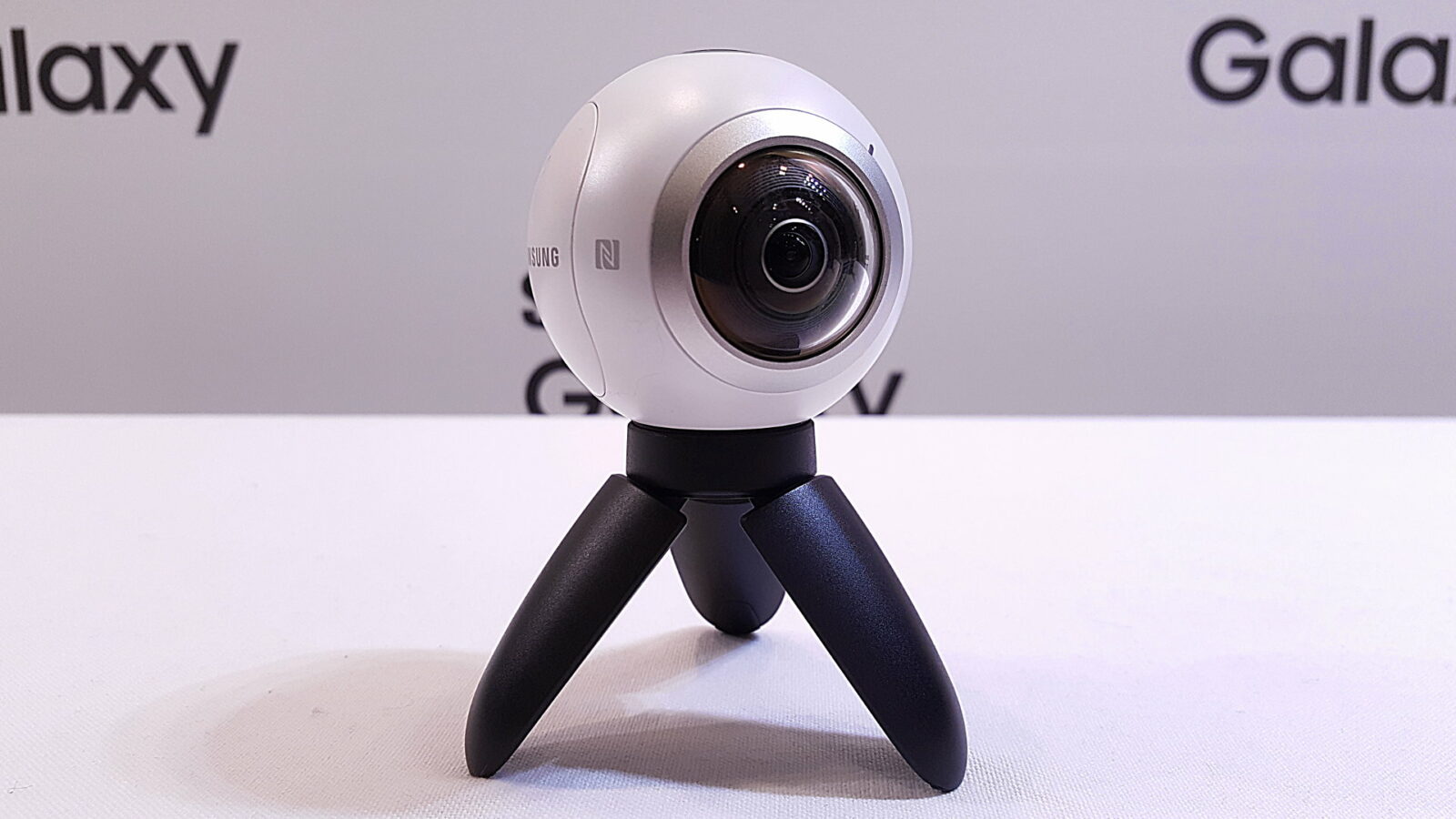 Teardown reveals that Gear 360 is made up of eight main componenents ...