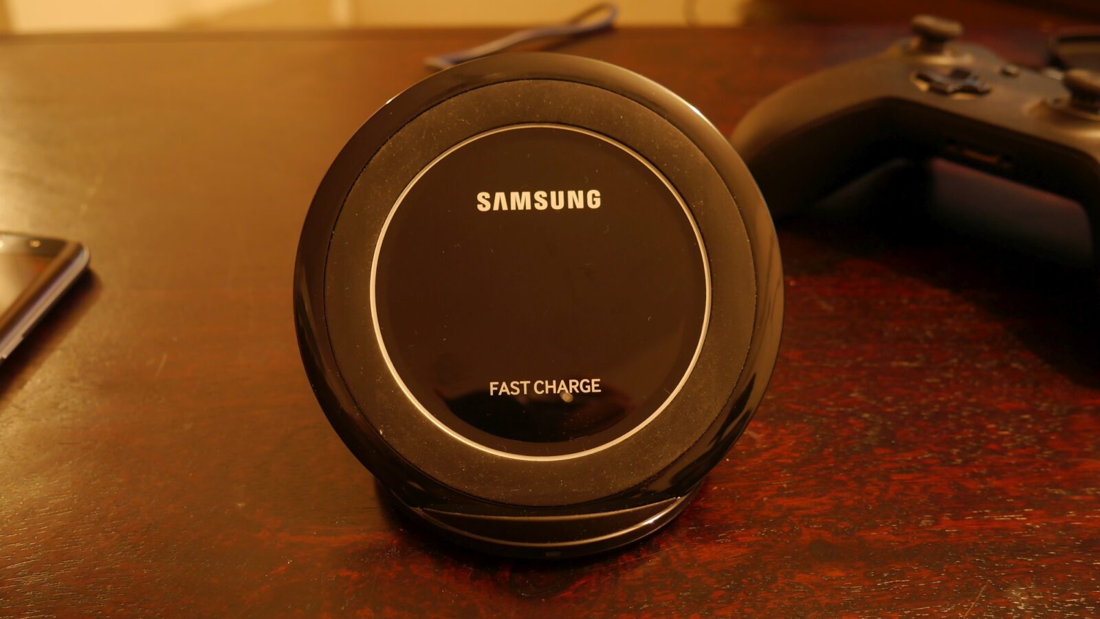 Review: Samsung fast wireless charging stand makes charging very ...