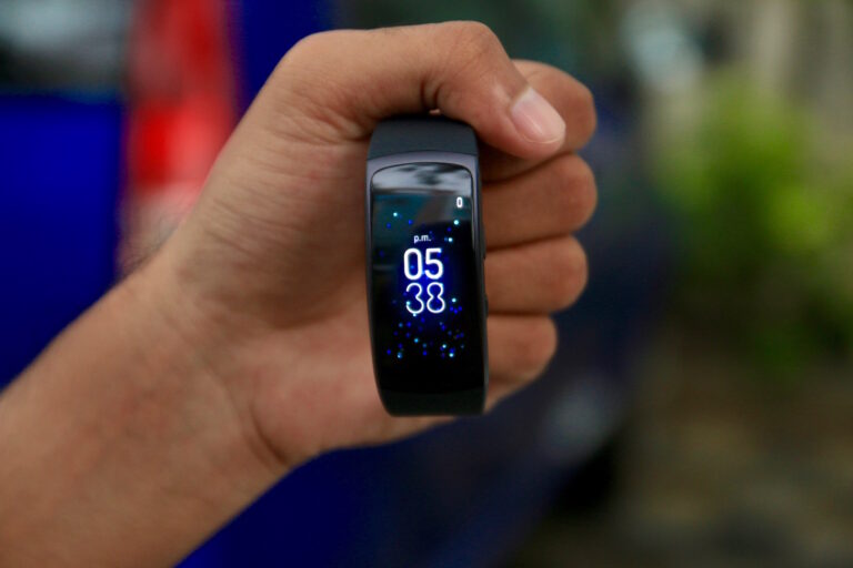 Samsung Gear Fit 2 review: A worthy upgrade over the Gear Fit ...