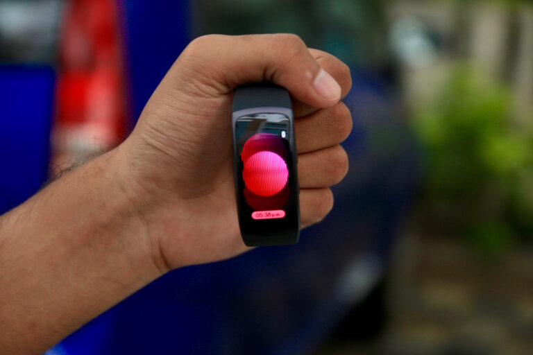 Samsung Gear Fit 2 review: A worthy upgrade over the Gear Fit ...