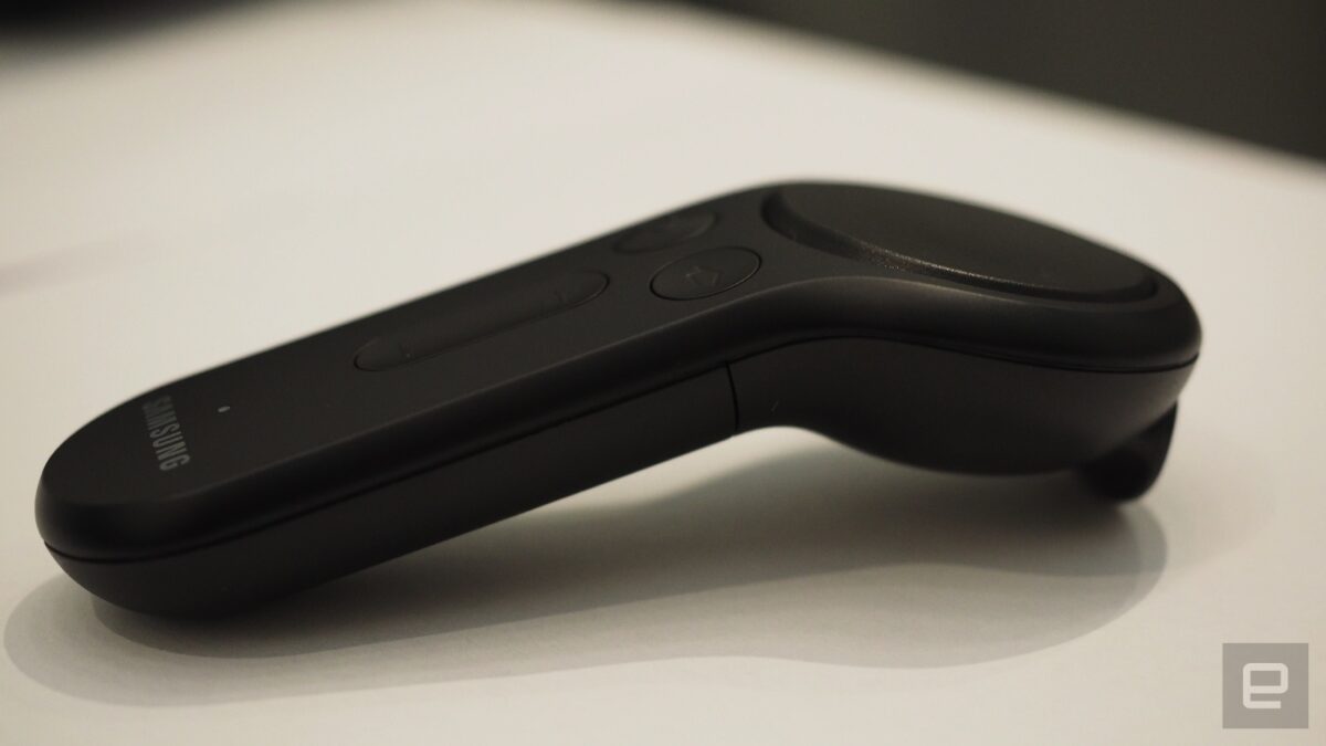 Here are some more images of the new Gear VR's wireless controller ...