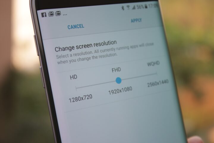 Is Samsung now making up for smaller batteries by lowering display ...