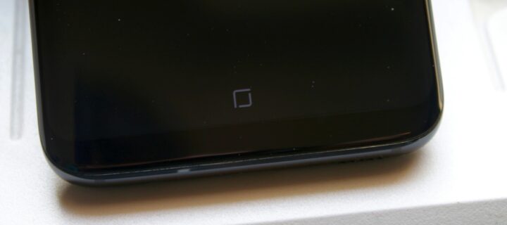 PSA: Double tap the Galaxy S8's AOD home button to wake up the phone ...