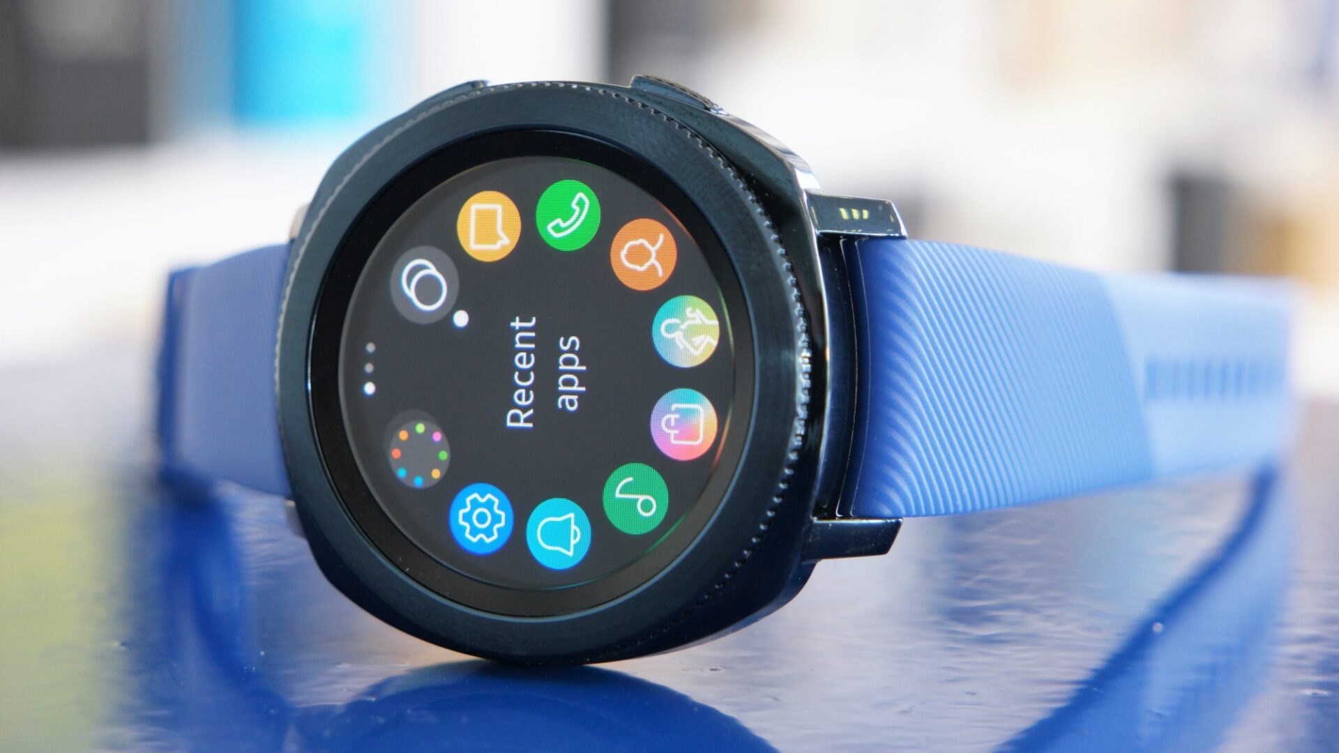 Report: Samsung sold one smartwatch for every 23 smartphones shipped in ...