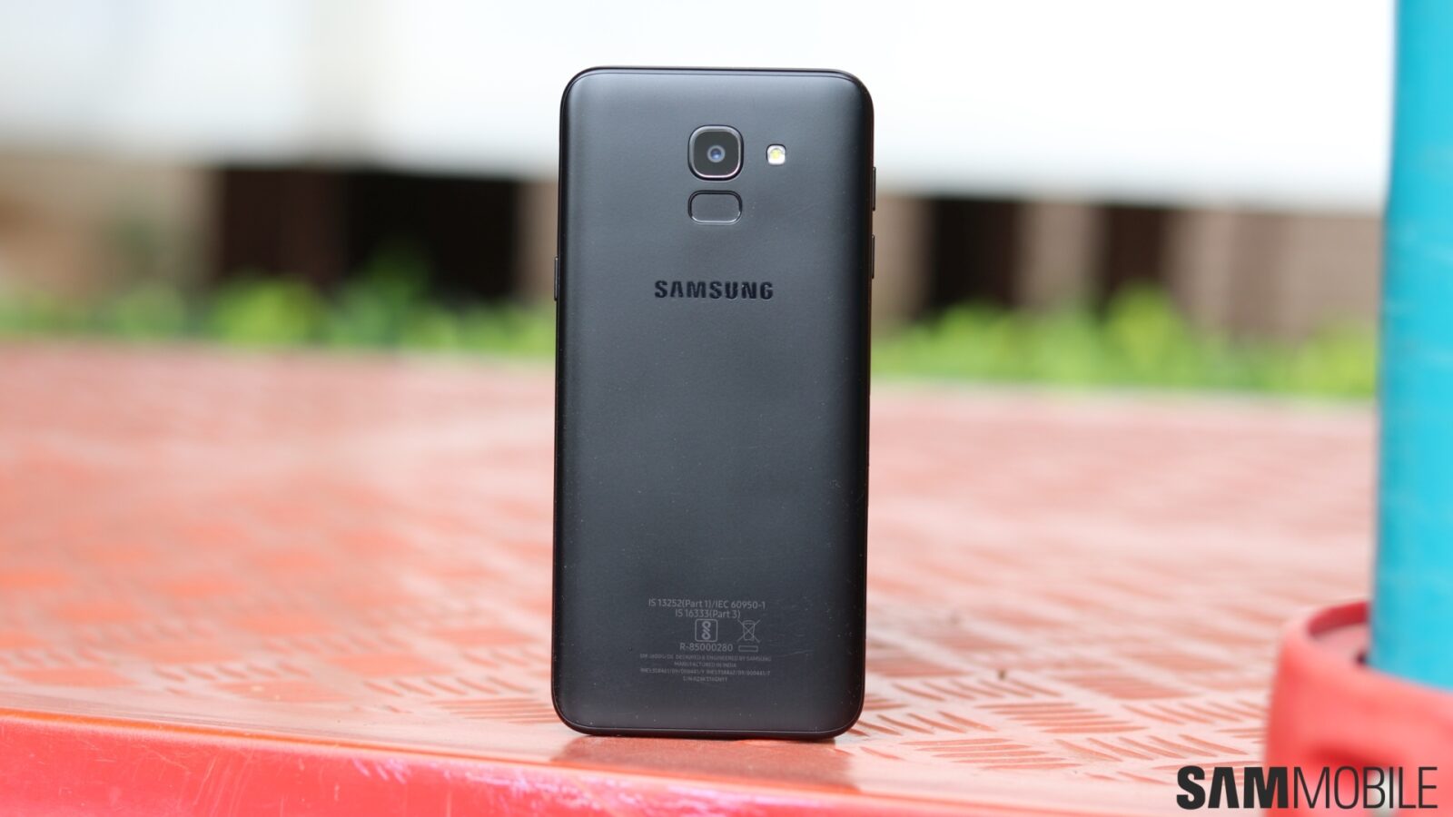 Samsung Galaxy J6 review: Greater than the sum of its parts - SamMobile