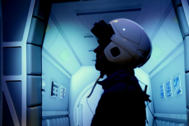 Samsung collaborates with NASA to create a VR lunar experience - SamMobile