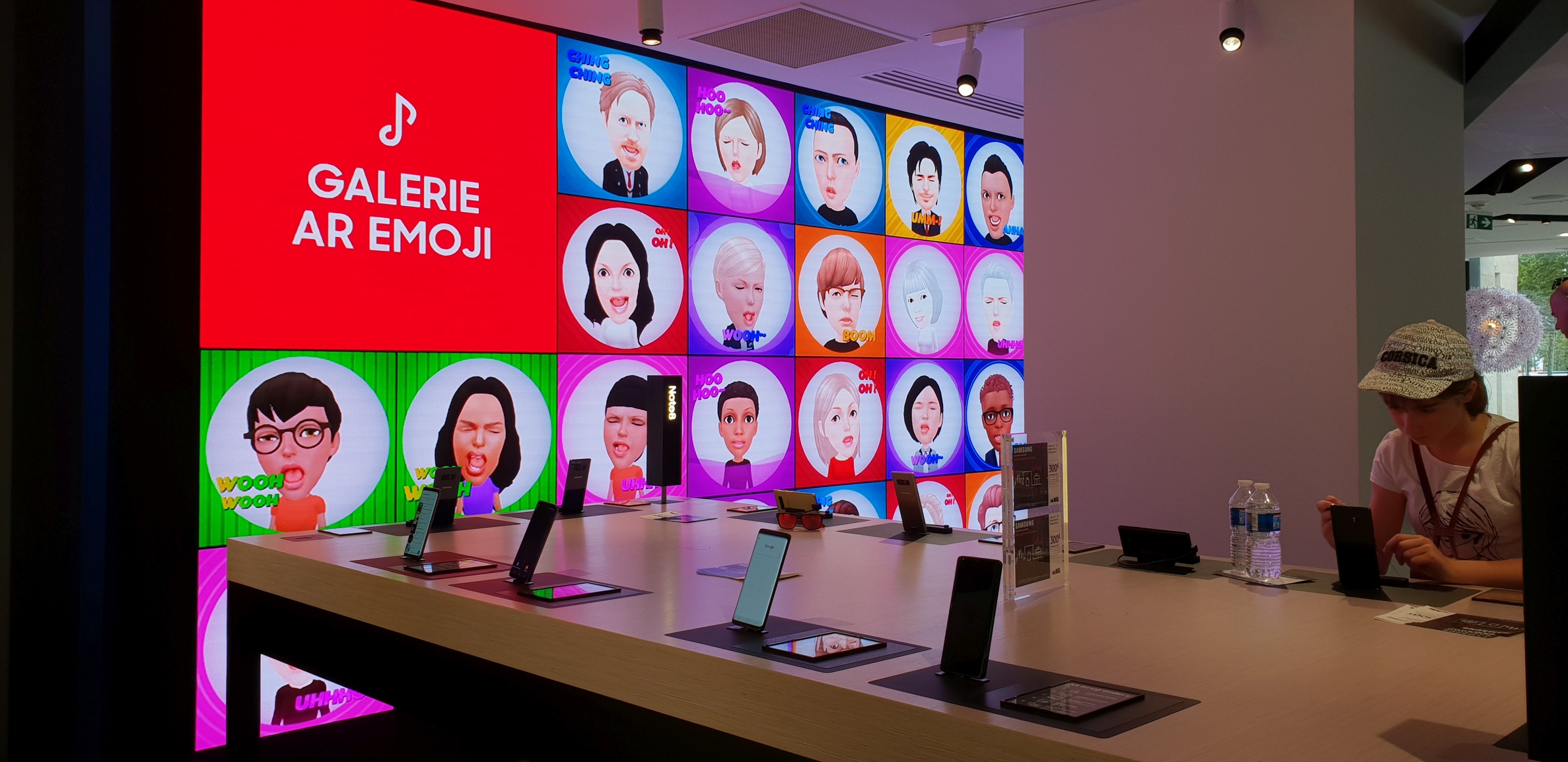 We visited Samsung's first Experience Store in Paris and it was amazing ...