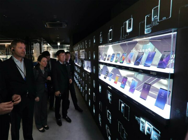 Samsung opens its largest Galaxy showcase store in Tokyo - SamMobile