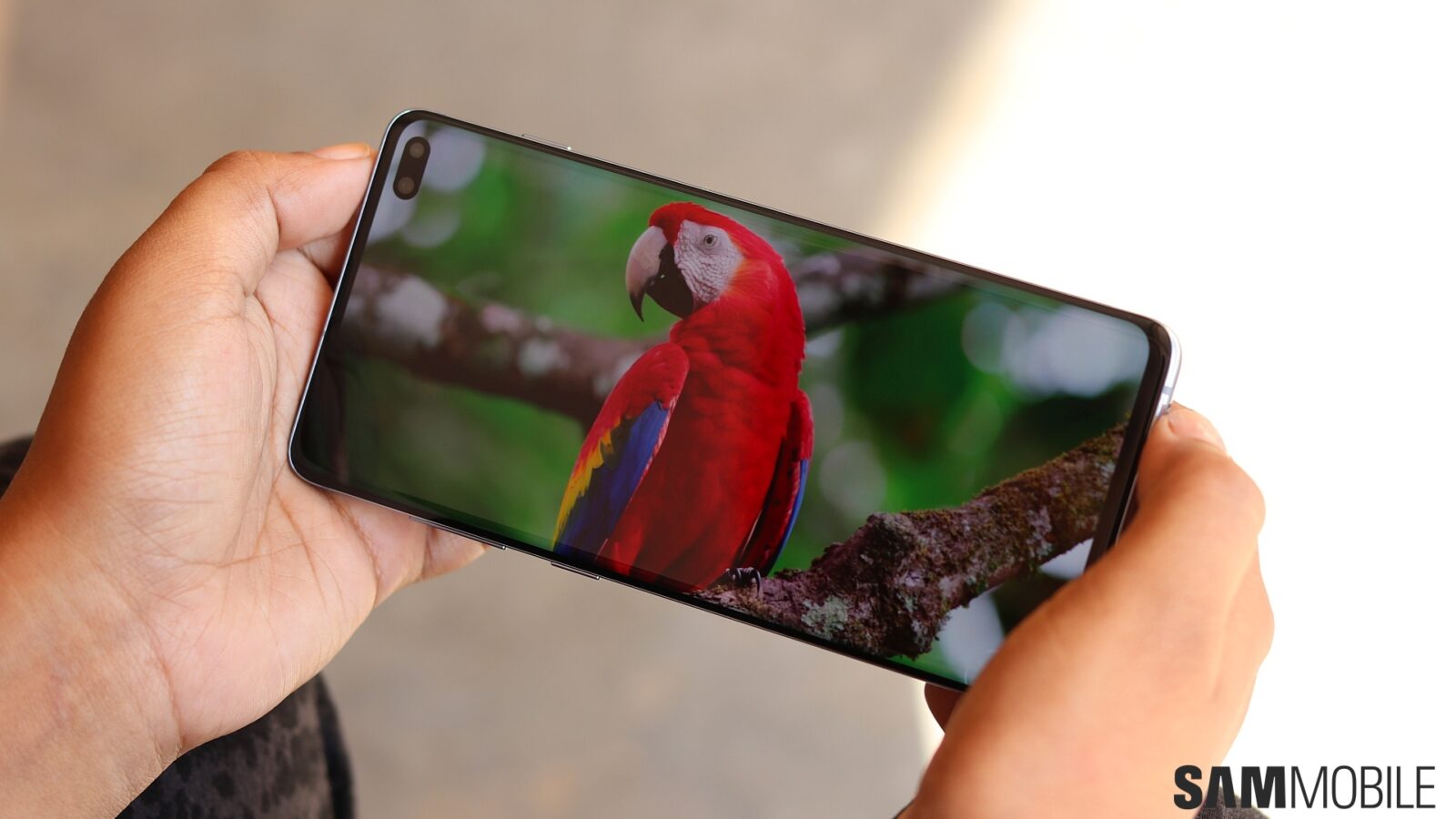 What is the Samsung Infinity-O Display? - SamMobile