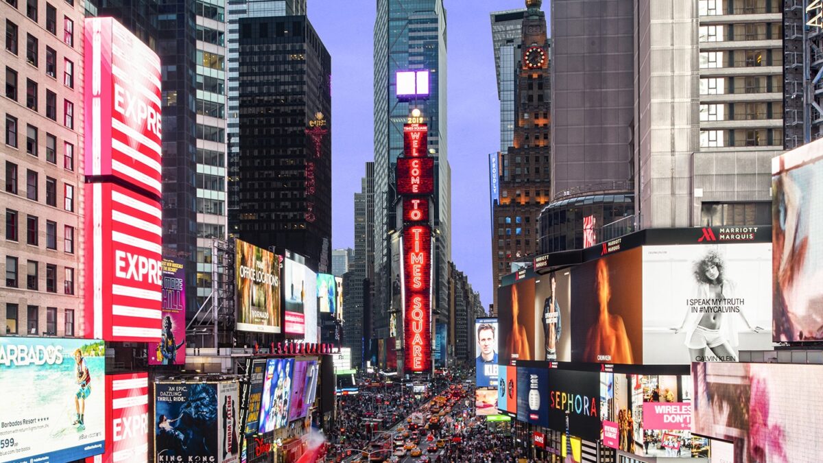 Samsung completes work on massive LED display at One Times Square ...