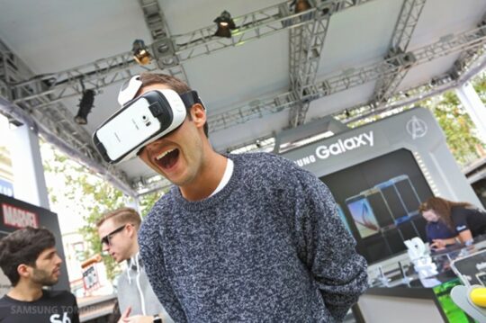 Samsung is working on AR/VR headset based on Android, featuring ...