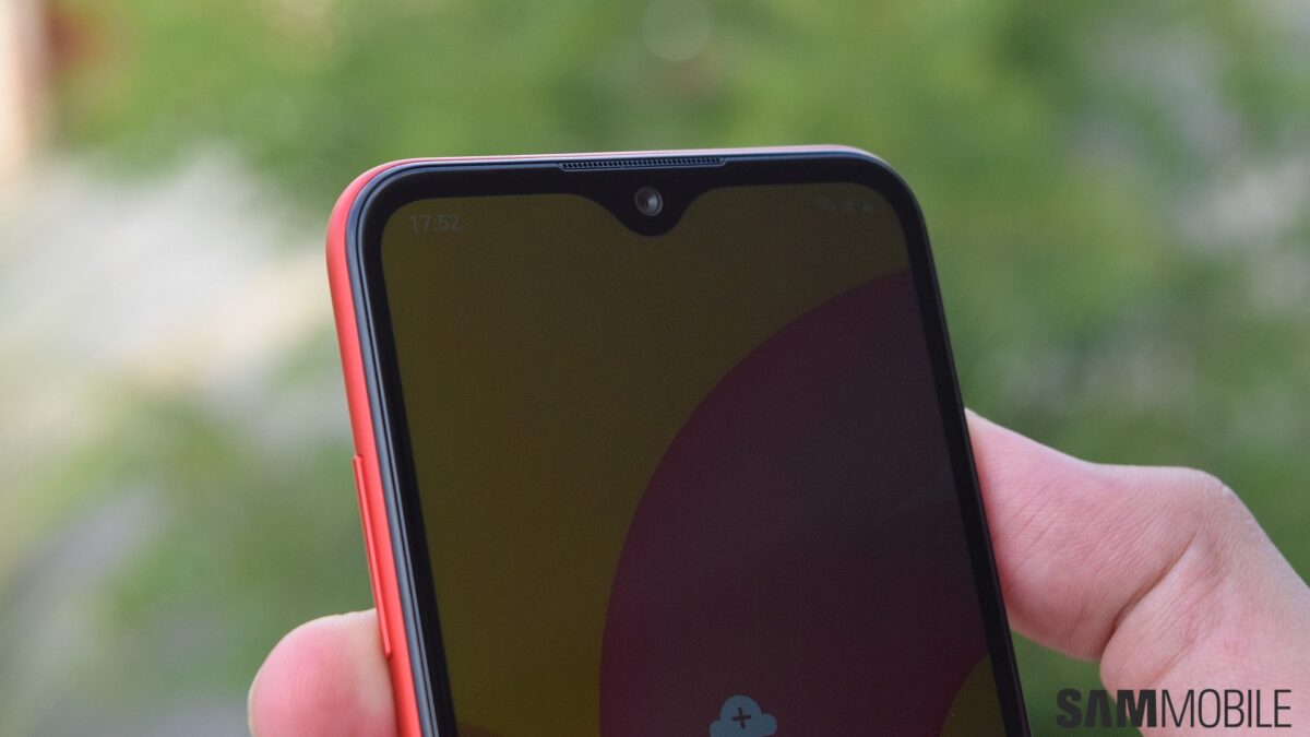 Samsung's new budget phone with removable battery hits benchmark ...