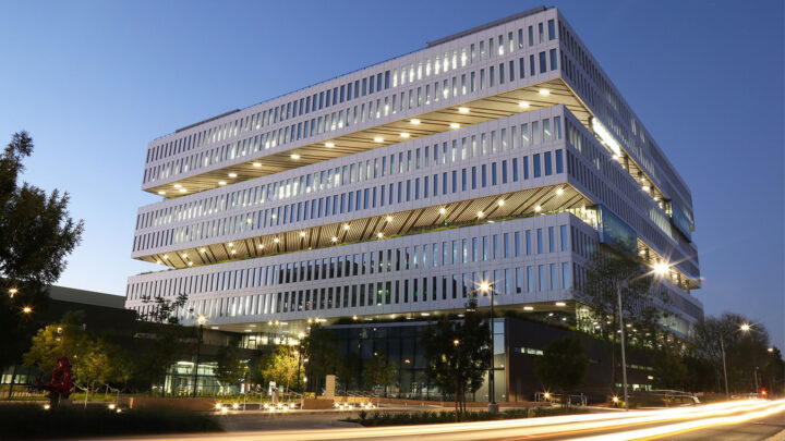 Samsung's smart factory tech remains key in global coronavirus fight ...