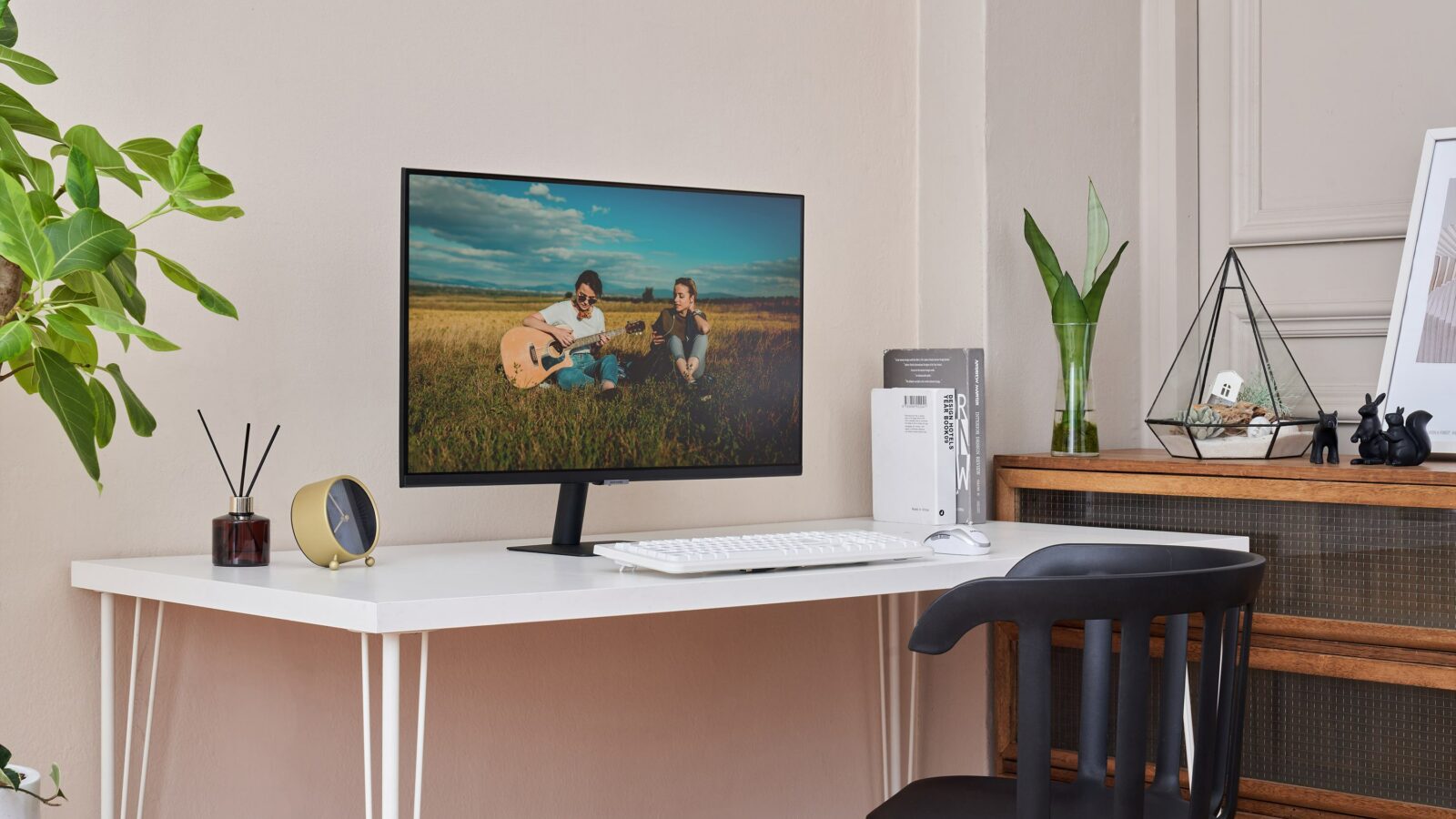 The versatile Samsung Smart Monitor M5 is 18% off - SamMobile