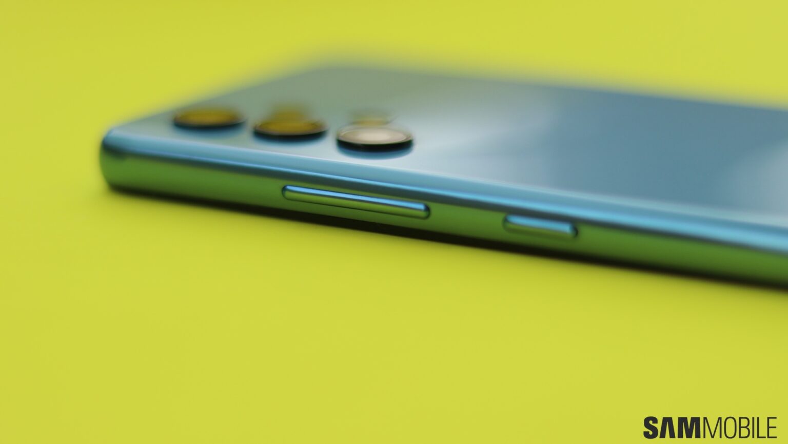 Samsung Galaxy A32 review: A little too slow for 2021 - SamMobile