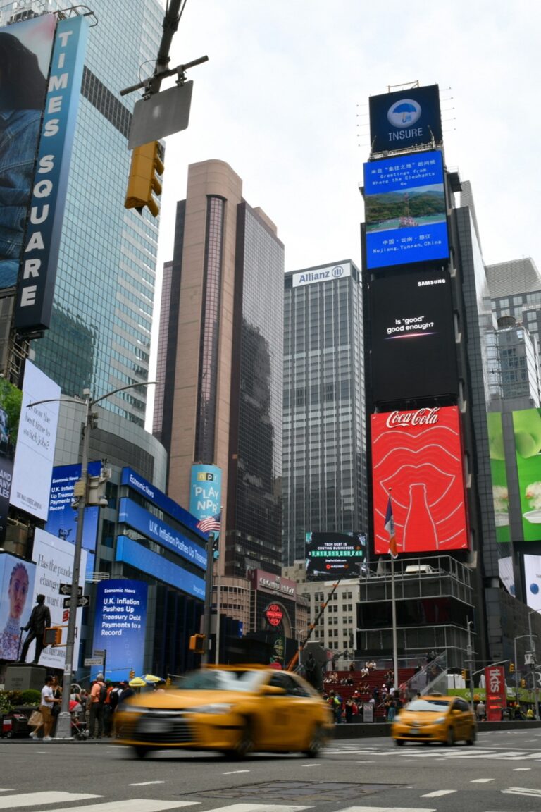Galaxy Unpacked digital signages take over urban hotspots worldwide ...