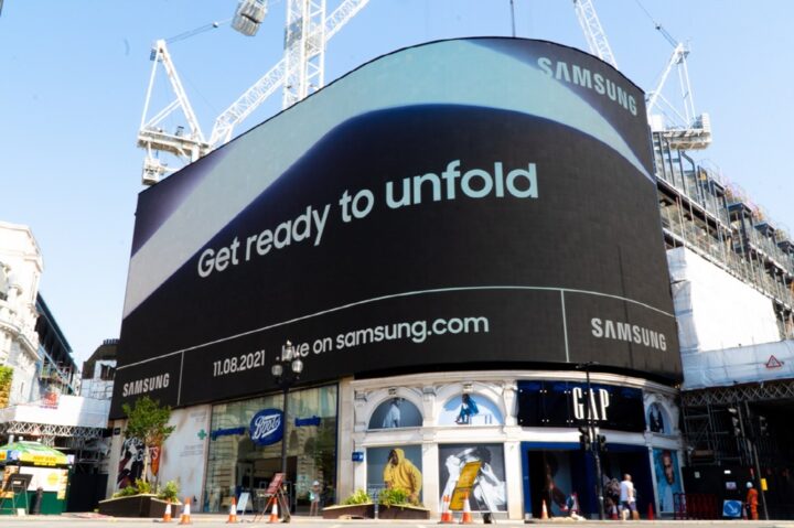 Galaxy Unpacked digital signages take over urban hotspots worldwide ...