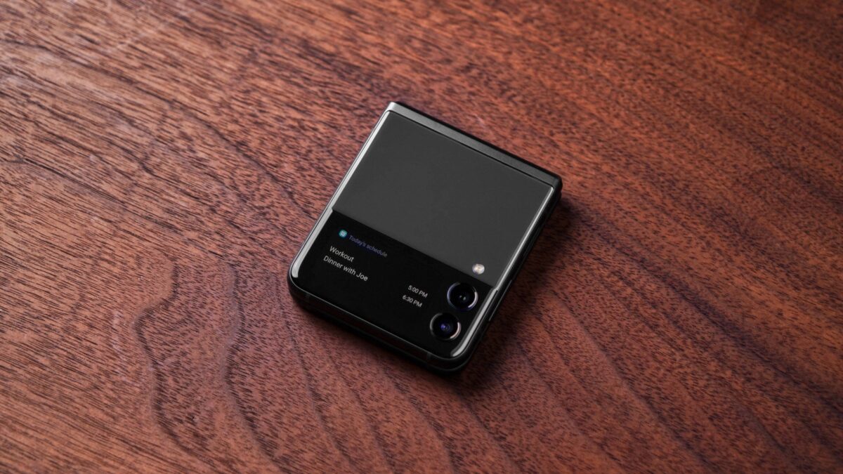 Galaxy Z Flip 3 goes official with water resistant design, bigger cover ...