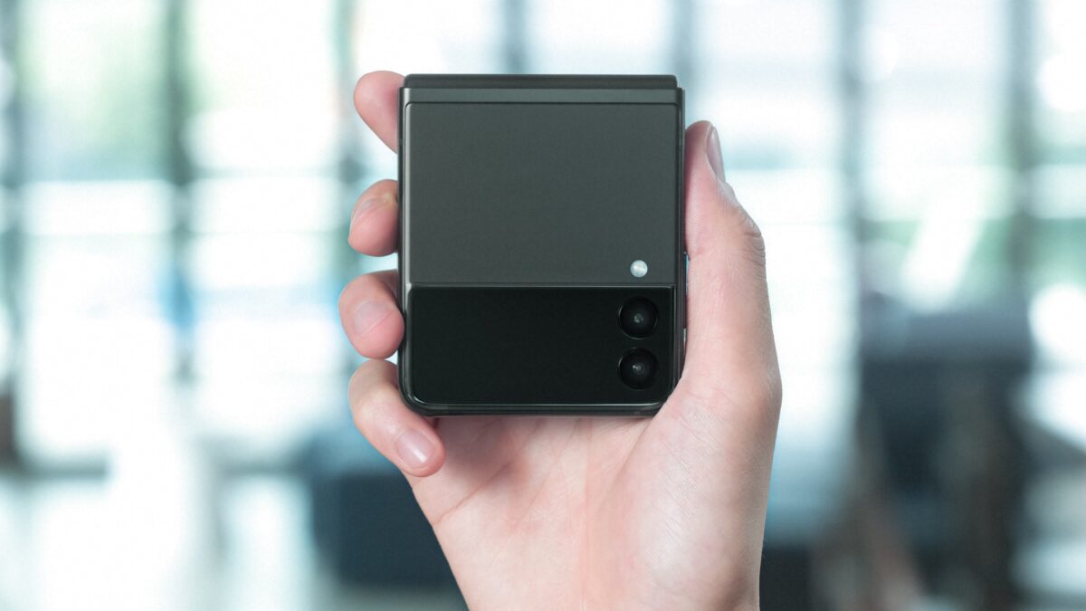 Galaxy Z Flip 3 goes official with water resistant design, bigger cover ...