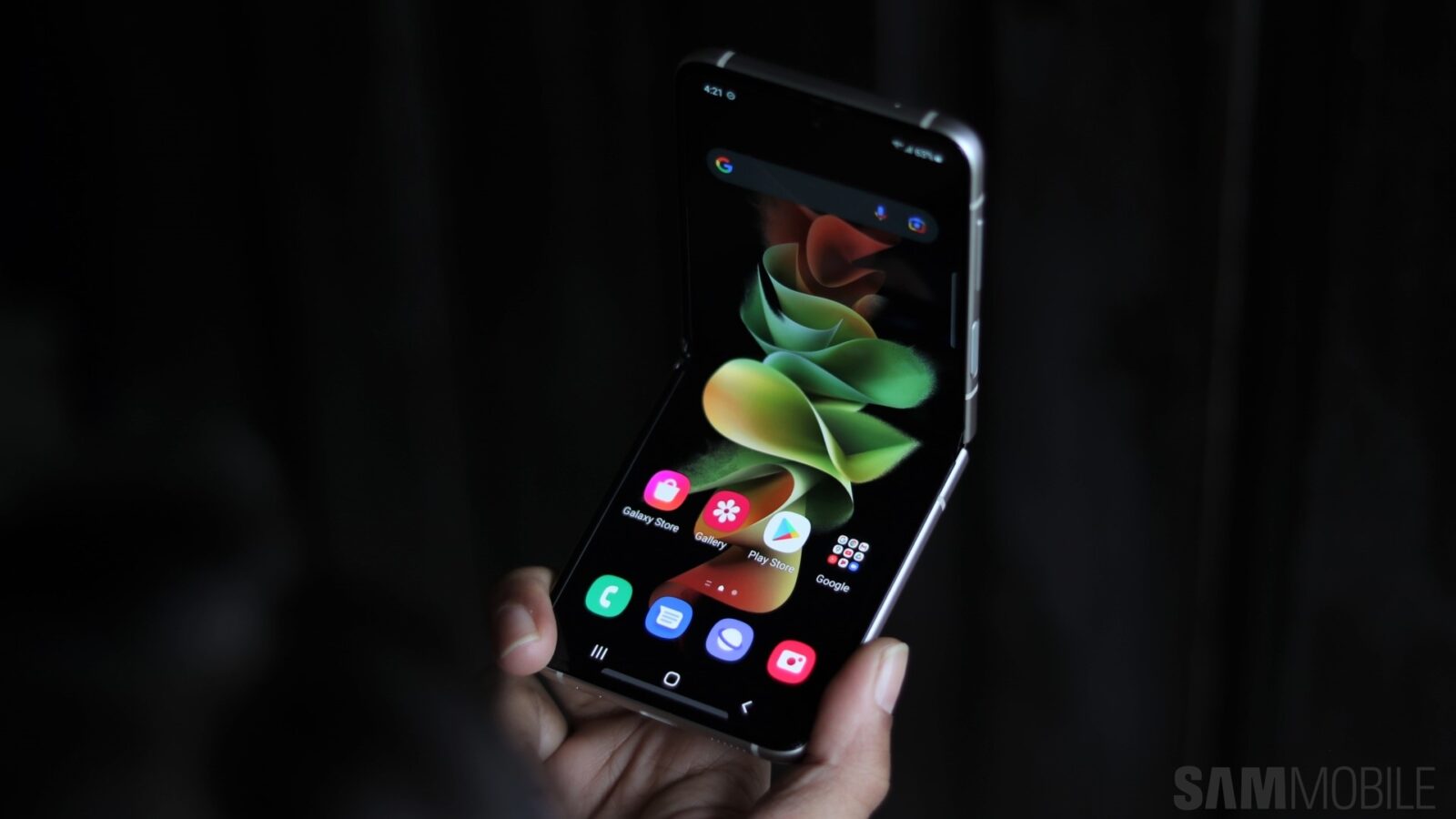 Galaxy Z Flip goes viral and steals people's free will in new Samsung ...