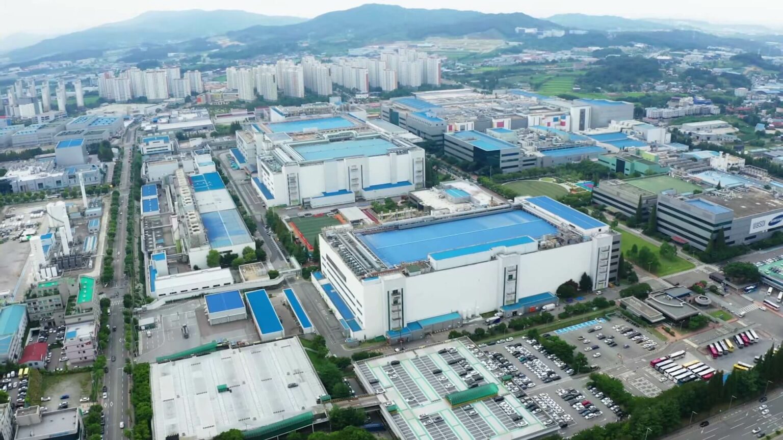 Watch drone footage of Samsung's semiconductor campuses in Korea ...