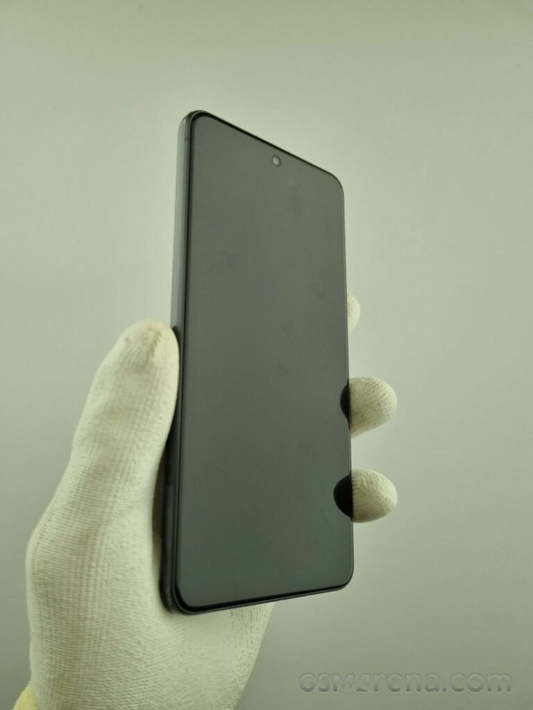 Here's another look at the Galaxy S21 FE, now from the inside - SamMobile