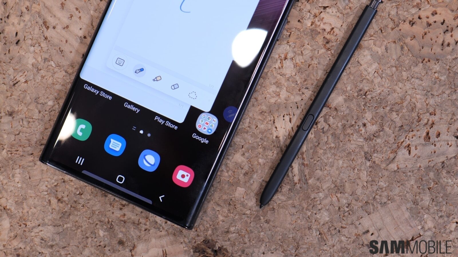 Galaxy S22 Ultra's screen flickering bug acknowledged, fix coming soon ...