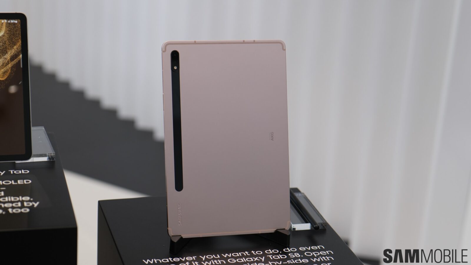 Samsung's done a lot of work to make sure Galaxy Tab S8 can't bend ...