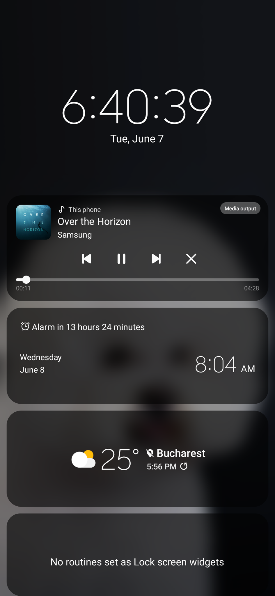 One UI tip: Set up and use lock screen widgets on your Galaxy phone ...