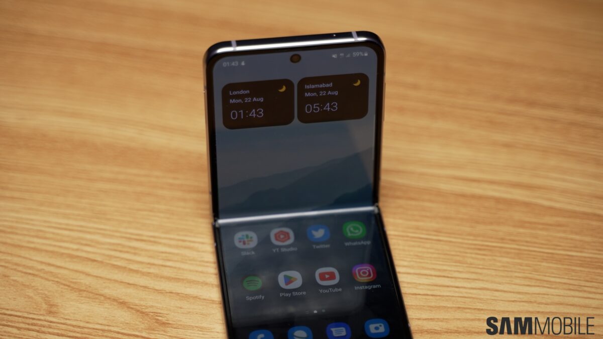 Samsung Galaxy Z Flip 4 updated with One UI 5.1 in the US - SamMobile