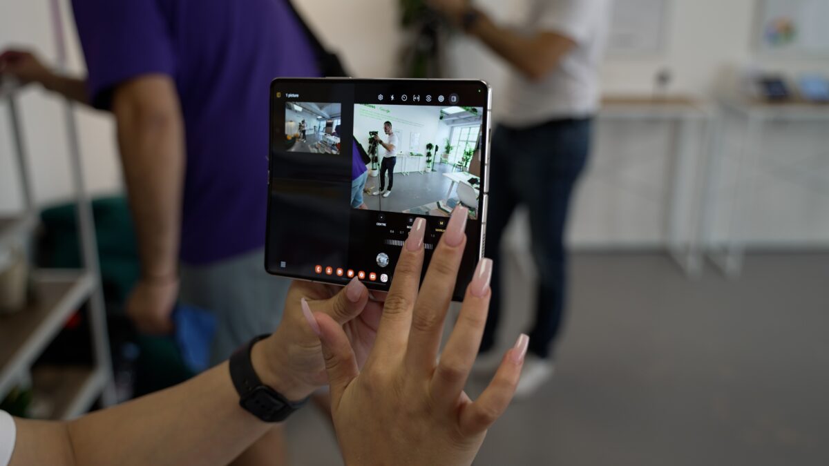 What kind of a zoom camera upgrade does the Galaxy Z Fold 4 bring ...