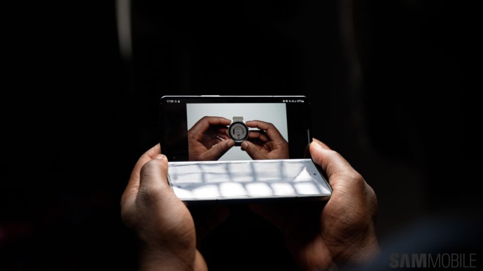 Samsung Galaxy Z Fold 4 finally gets September 2022 security update - SamMobile