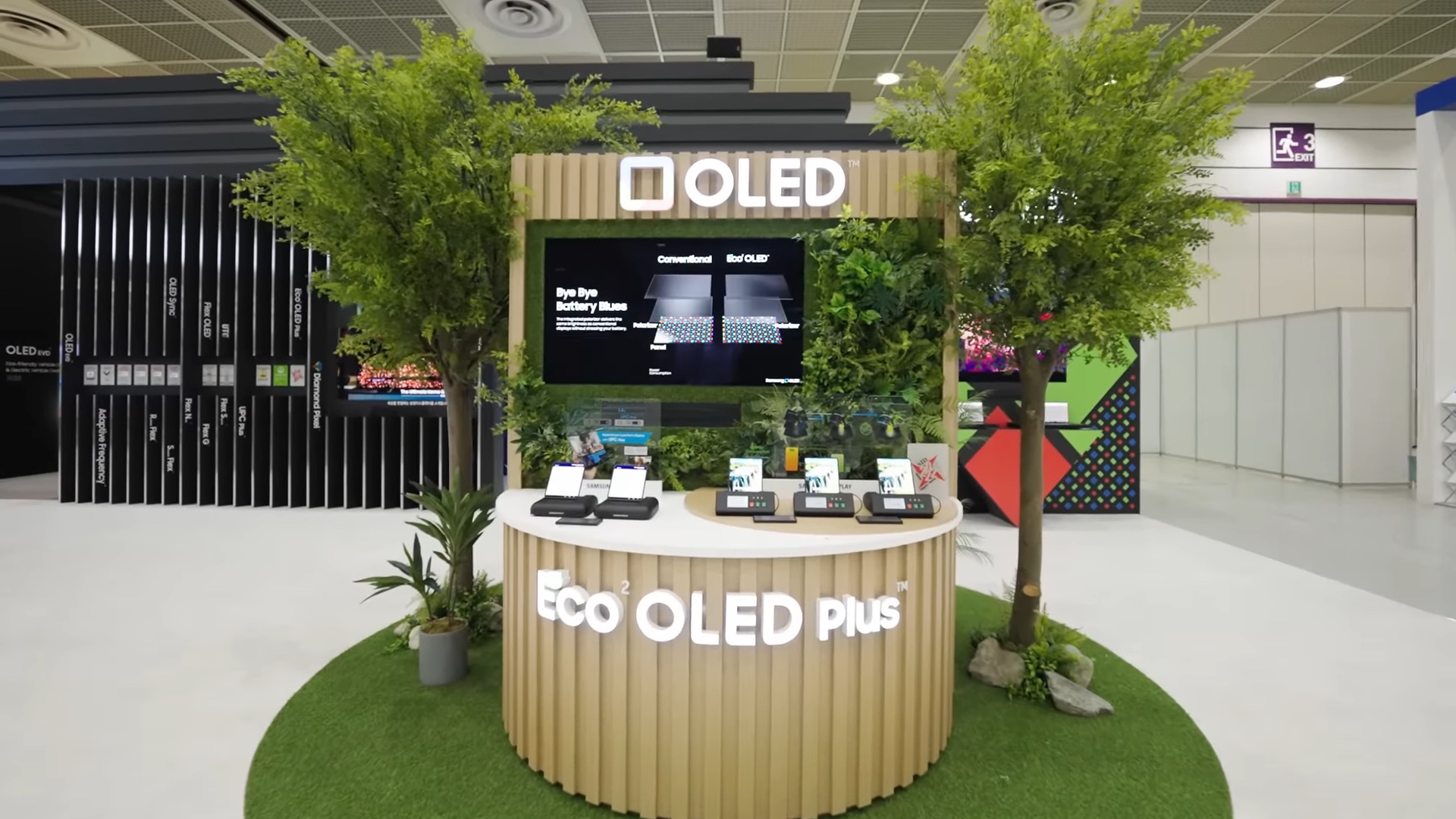 Galaxy Z Fold 4 uses Samsung's newest Eco² OLED Plus panel with higher ...