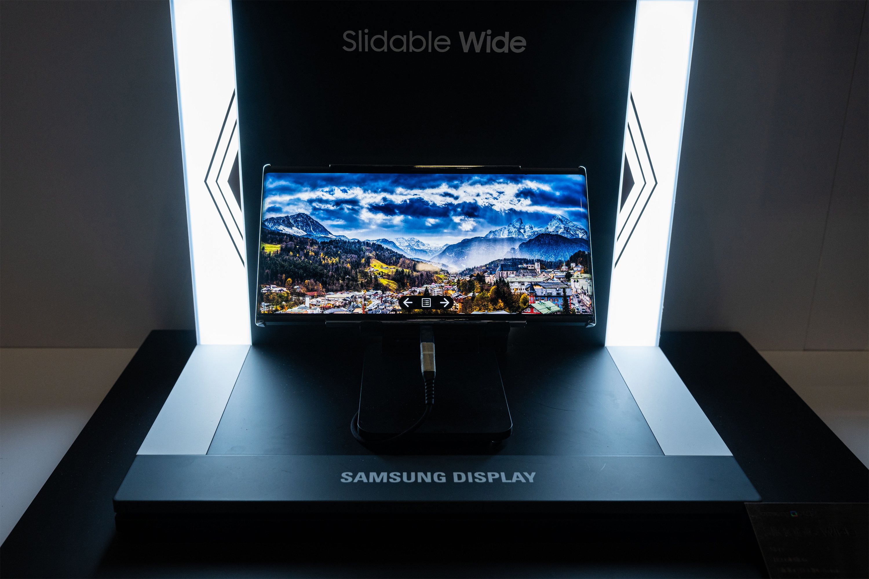 Samsung has trademarked two slidable devices based on foldable displays ...