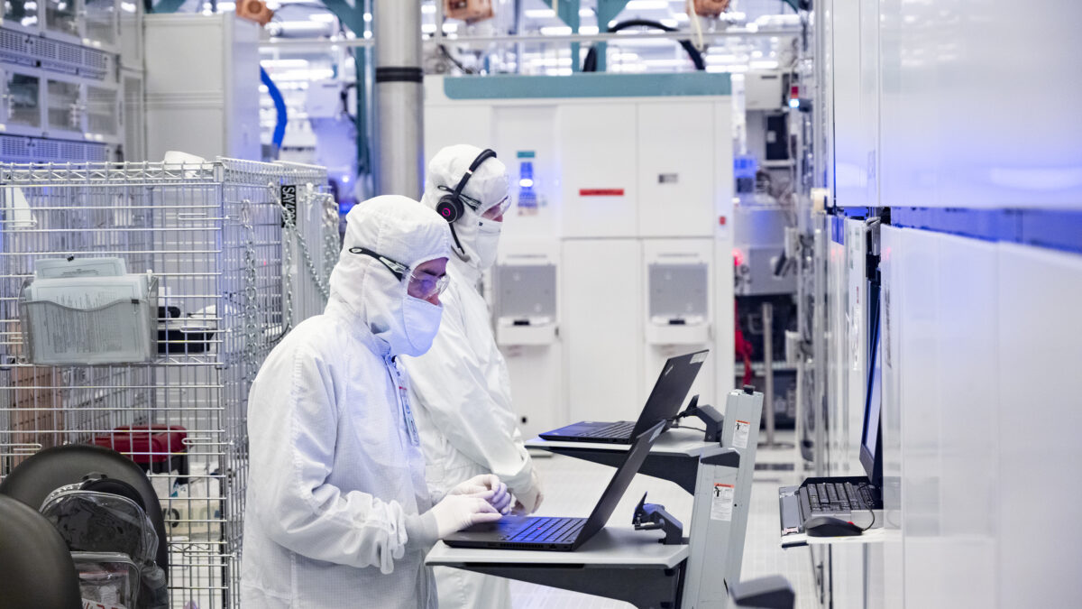 Intel CEO meets top Samsung officials to discuss semiconductor ...