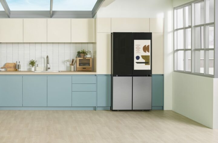 Samsung Bespoke Family Hub Plus refrigerator has a 32-inch screen ...