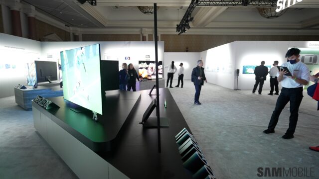 Hands-on with Samsung's 98-inch Neo QLED 8K TV - SamMobile