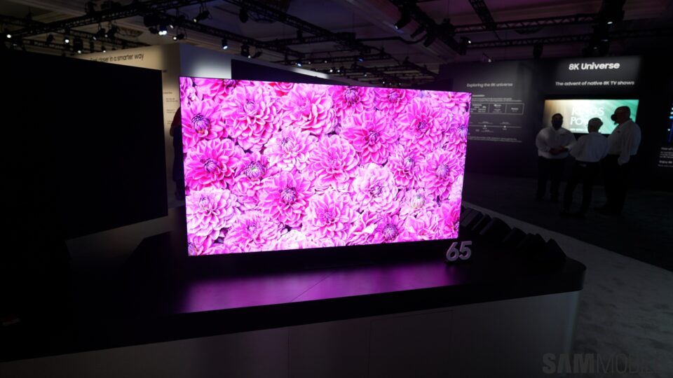 Hands-on with Samsung's 98-inch Neo QLED 8K TV - SamMobile