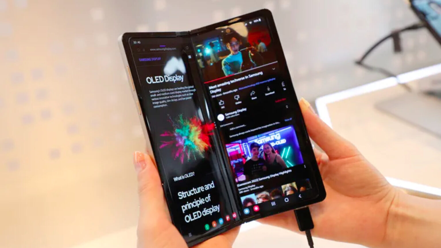 Samsung's new OLED screen can be folded inward and outward - SamMobile