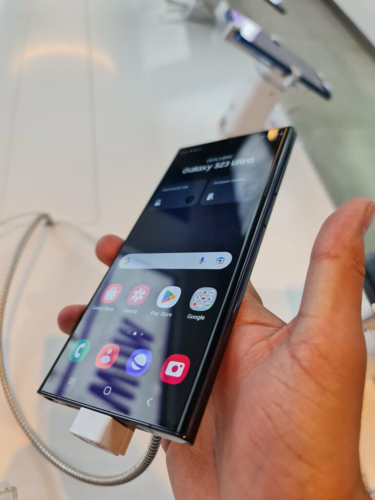 Samsung Galaxy S23 Ultra hands-on video and live images leak - SamMobile