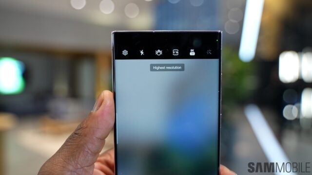 You can still hide the camera cutout on Galaxy phones with One UI ...