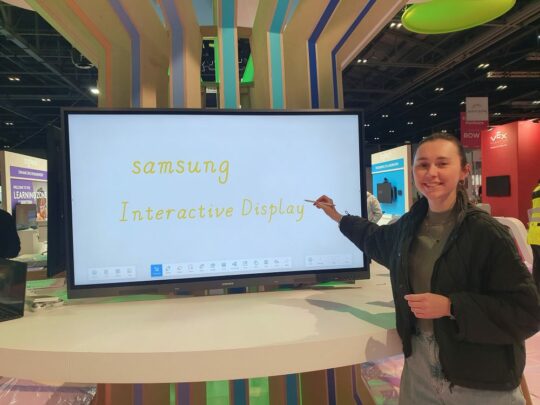 Samsung debuts 2023 version of its Interactive Display for classrooms ...